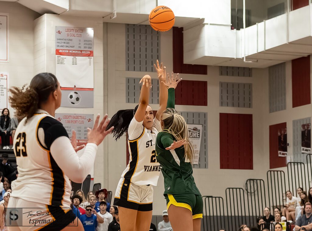 Glue Girls: Lola Giordano, Daniela Maletsky Rise to the Occasion in RBC ...
